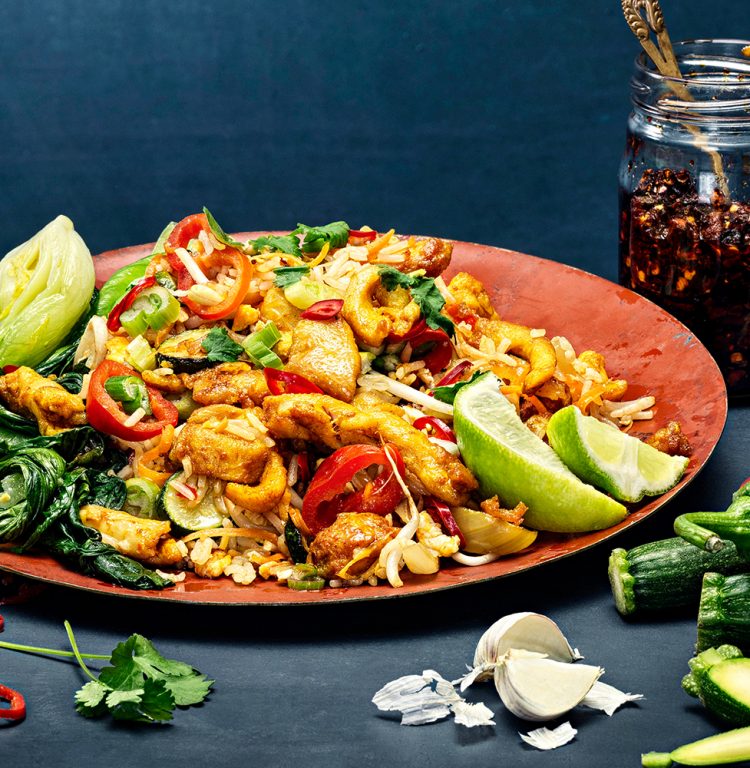 Fried rice med strimlad kycklingfilé satay - Recept - Kronfågel